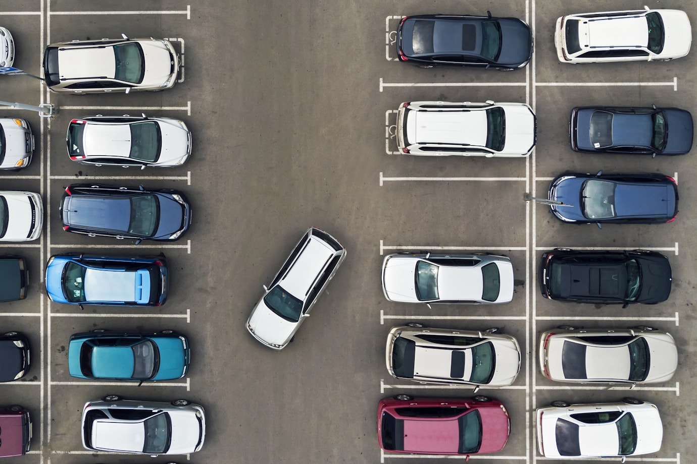 Reverse Parking and Other Tips For Parking Lot Safety | Verizon Connect