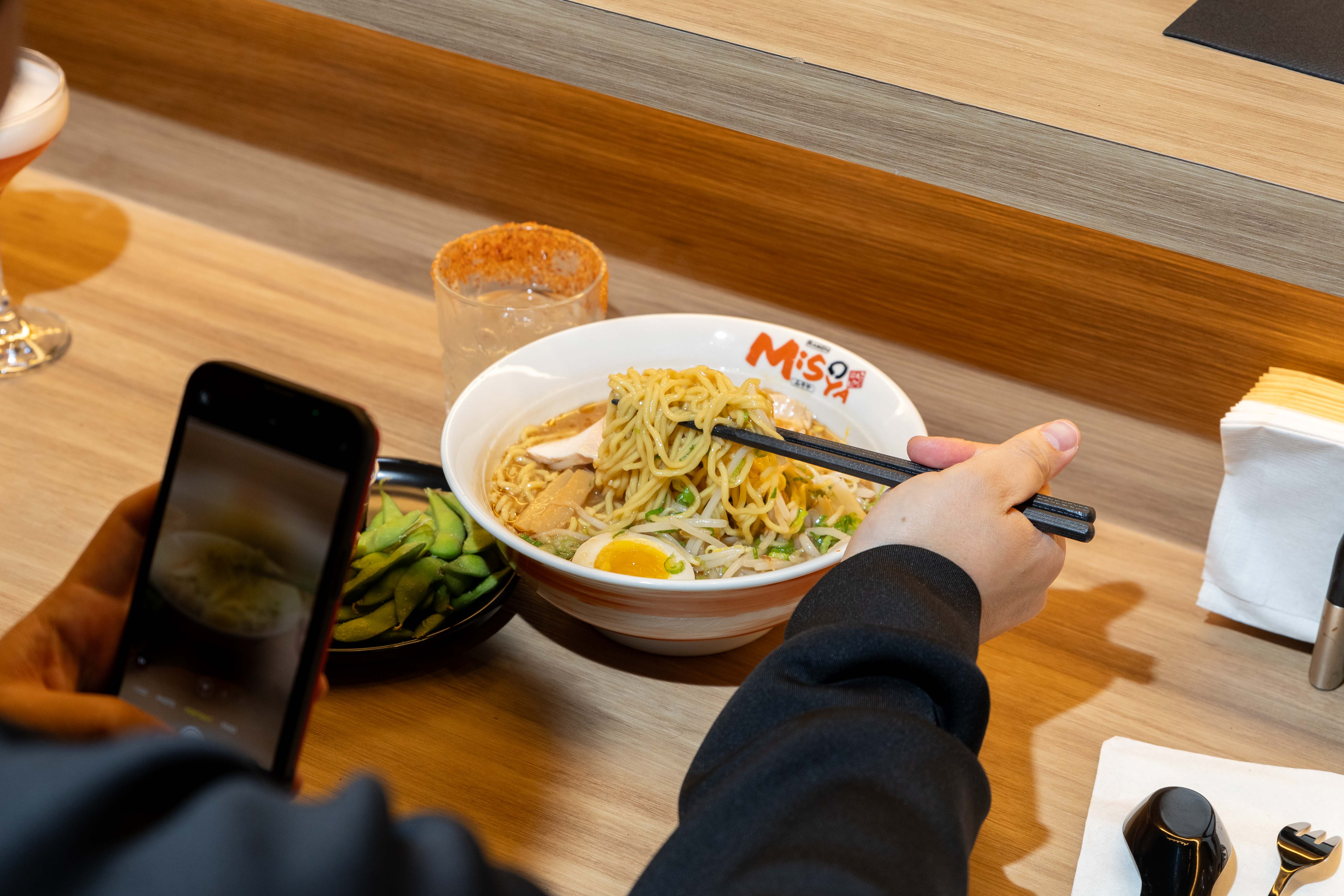 Restaurants and a bar to enjoy food and drinks in Toronto | Table