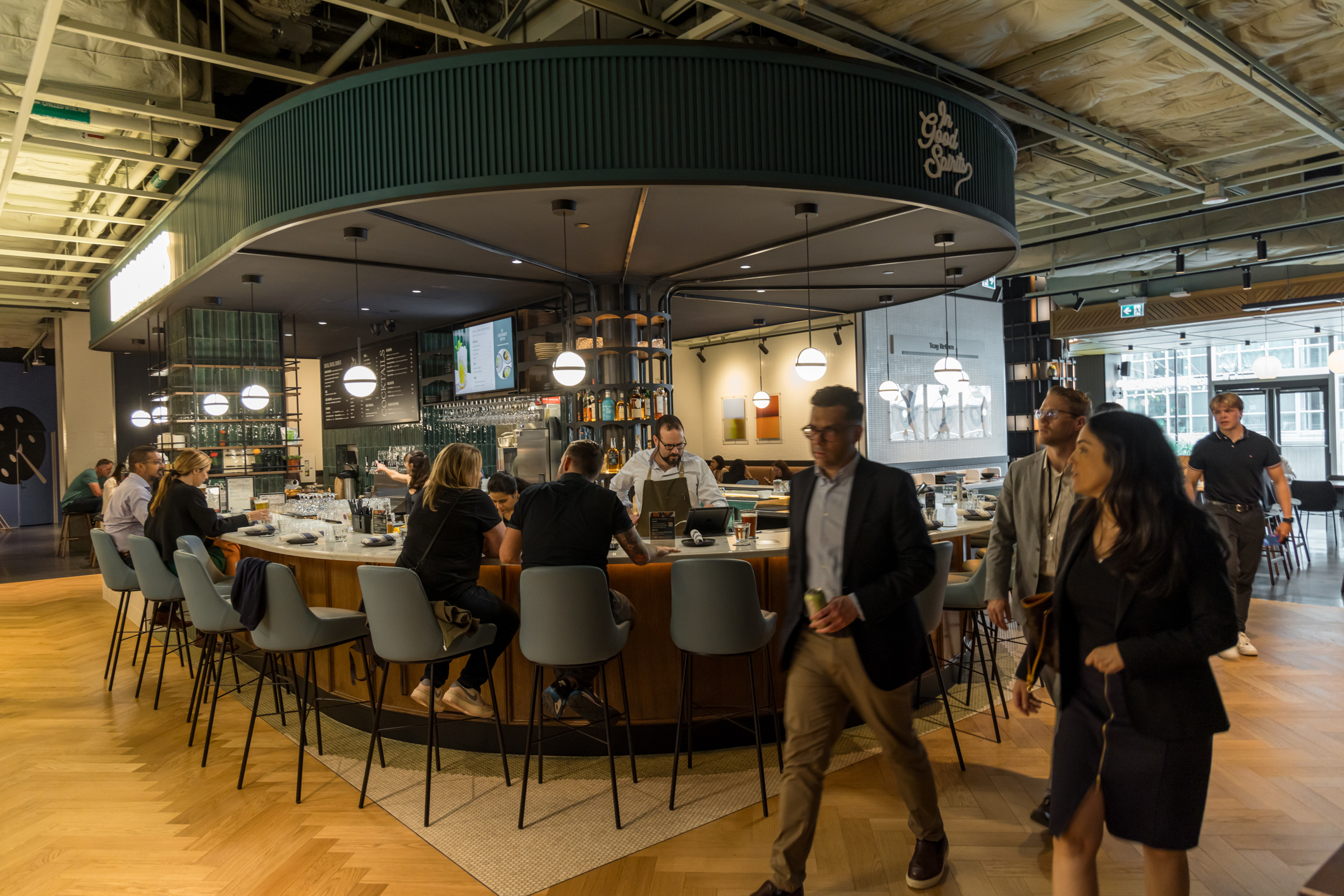 Restaurants and a bar to enjoy food and drinks in Toronto | Table